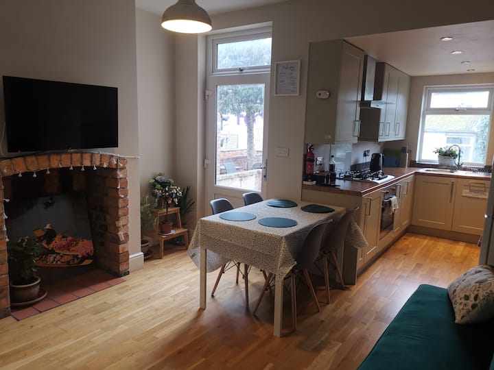 Derby Arena 20% Off Monthly 4br 7 Beds Contractors - Derby, UK