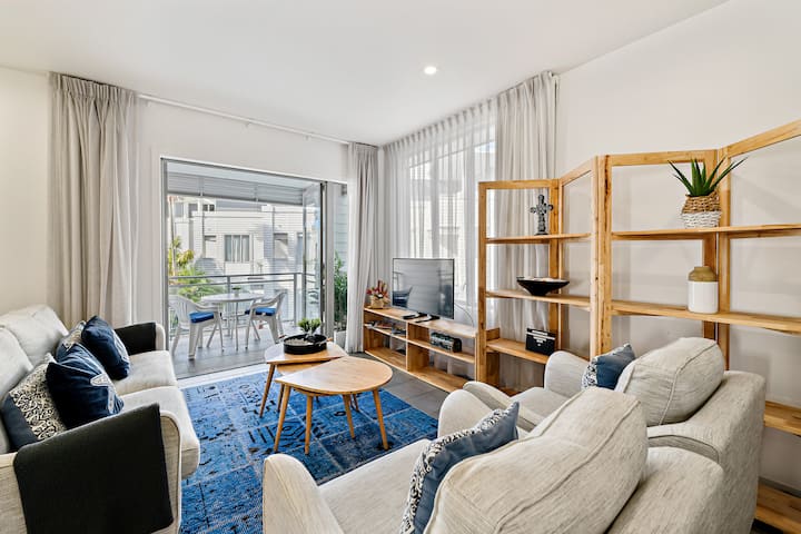 209 Waterfront Suites 2 Bedroom - Russell