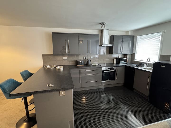 2 Bed Flat - Ayr Town Centre - Parking - Ayr, UK
