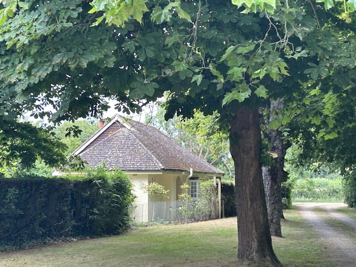 Charming Secluded Cottage - West Wittering