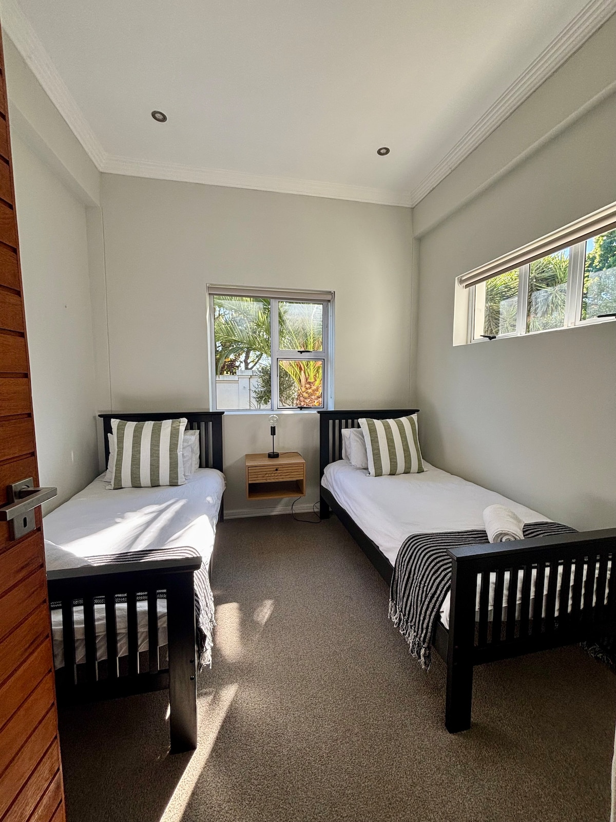 Modern Mountain Guest Suite - Guest suites for Rent in Cape Town ...