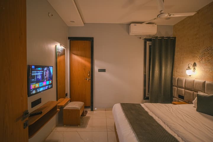 Luxury Rooms At Bhopal Inn By Ten On Ten Stays - Bhopal