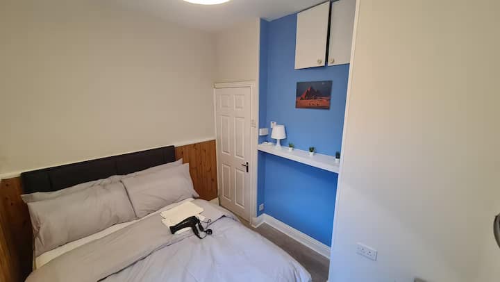 Small Apartment (Flat 1) - 던리어리