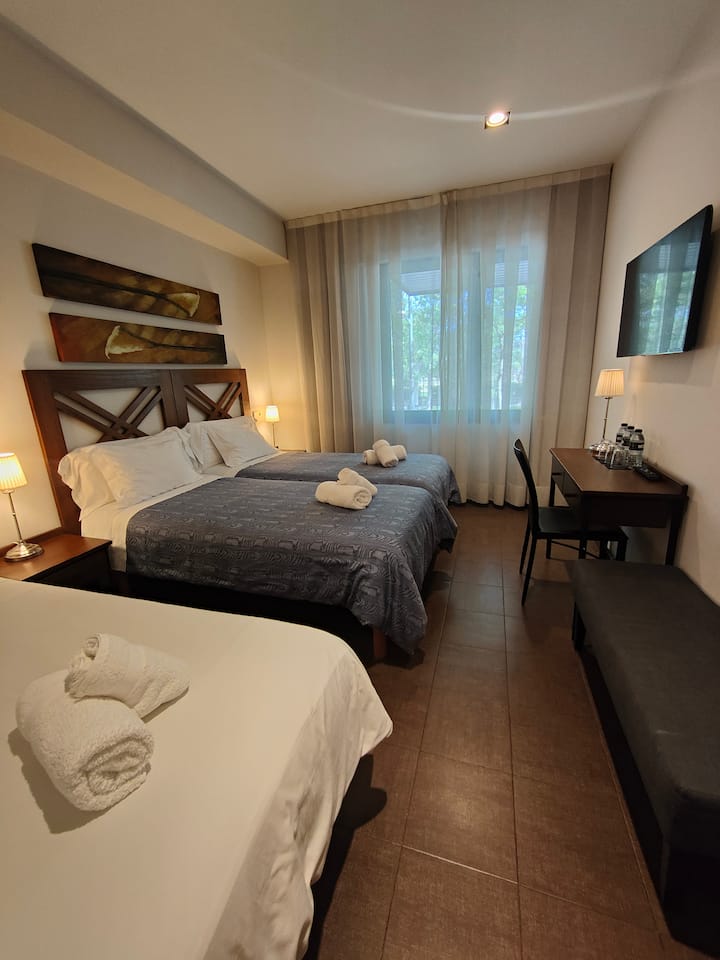 Habitación Triple Exterior - Barcelona