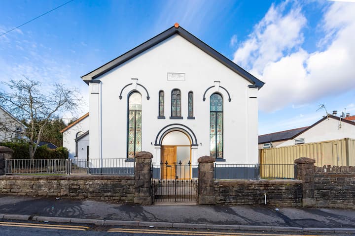 Modern Cosy Conversion - Family Friends Gatherings - South Wales