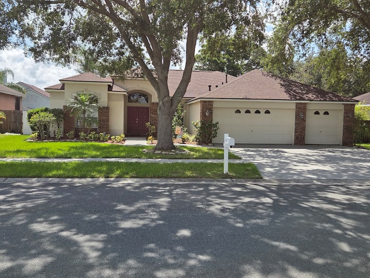 Easy-access Pool-house Haven - Plant City, FL