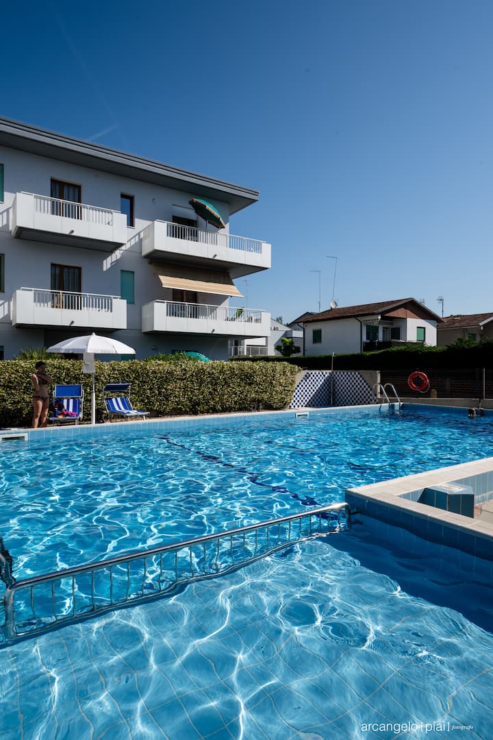 Mara Apt. W/ Pool And Parking - Jesolo