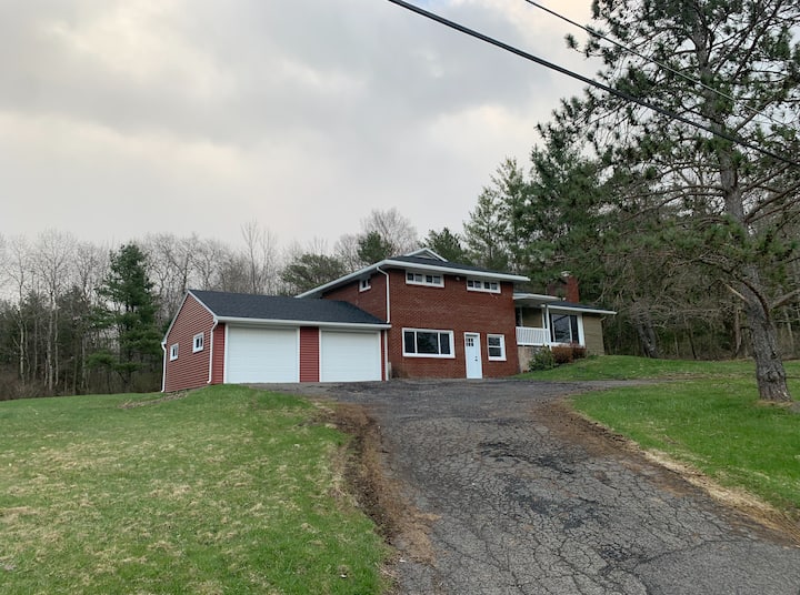 3 Bed 3 Bath House In Vestal - Binghamton, NY