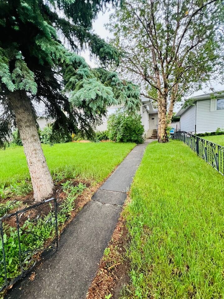 Duplex In Mayland Heights - Calgary
