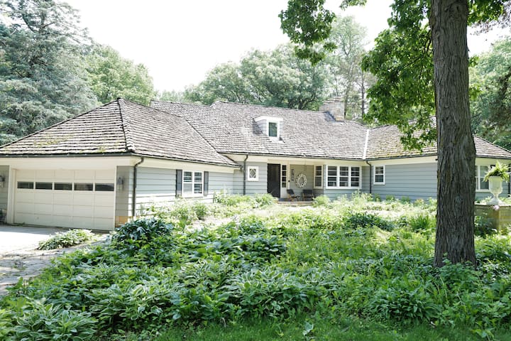 Grand Cottage - Ames, IA