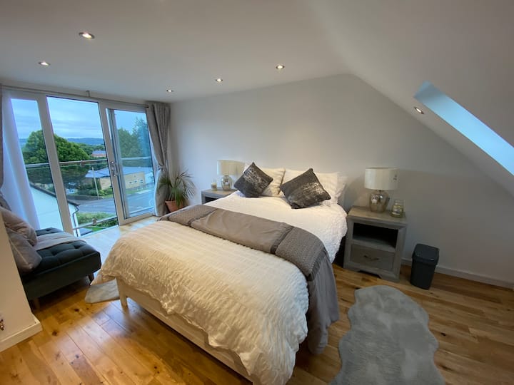 Modern Room In Cardiff, Wales - Cardiff