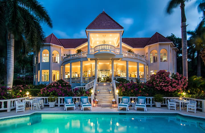Sprawling 7br Villa Overlooking The Sea Pool, Hot - Montego Bay
