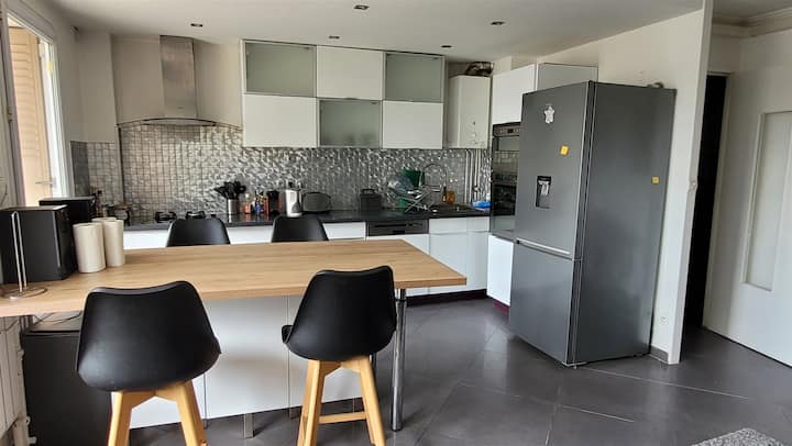Chambre Meublée Dans Colocation - Villeurbanne