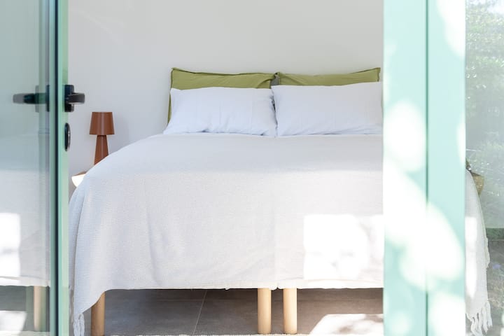 Spot Local - Room With Outdoor Bathtub - Olhão