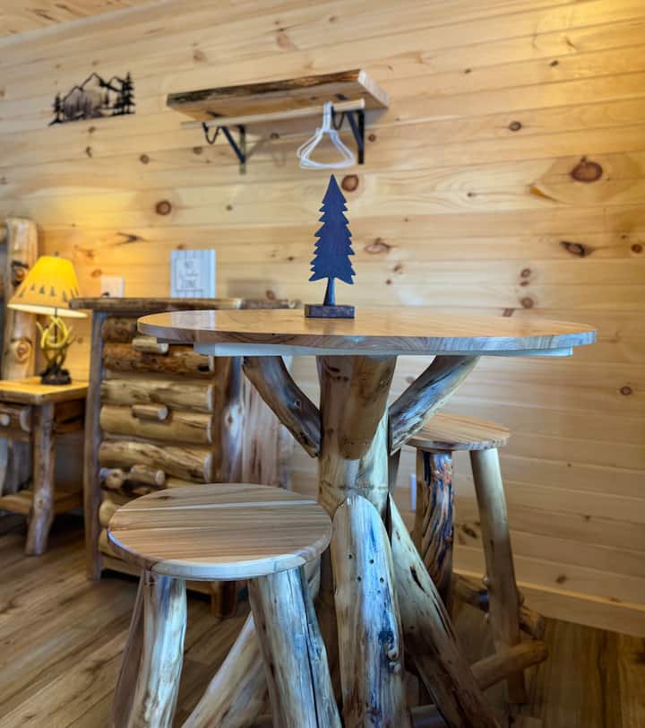 Rustic King Studio—walk To Lake George Village - Lake George, NY
