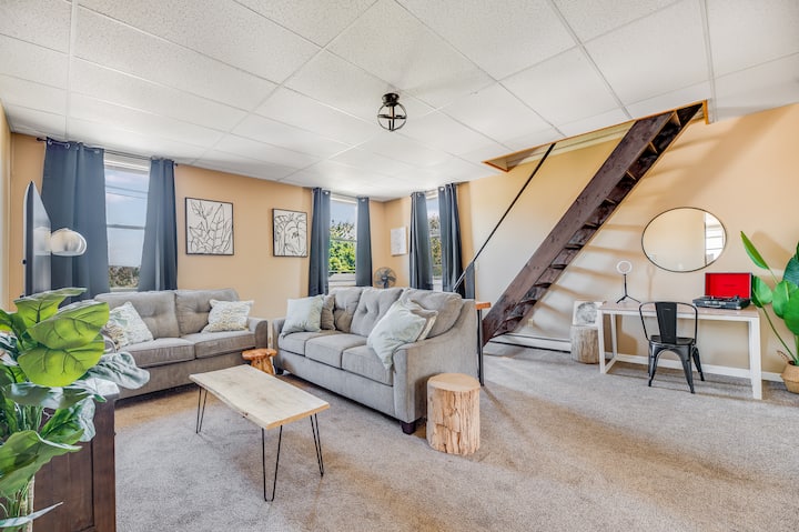 Spacious 4bd | Sleeps 8 | Only Minutes To Bangor - University of Maine, Orono