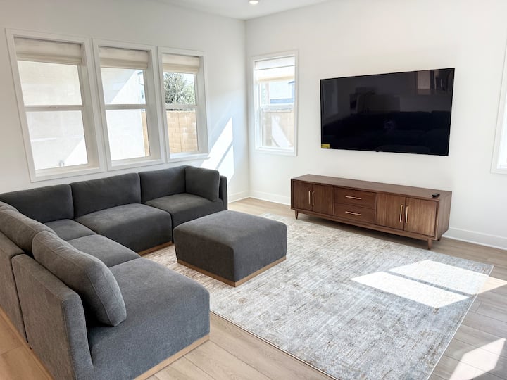 Brand New Spacious Luxury Irvine - Irvine, CA