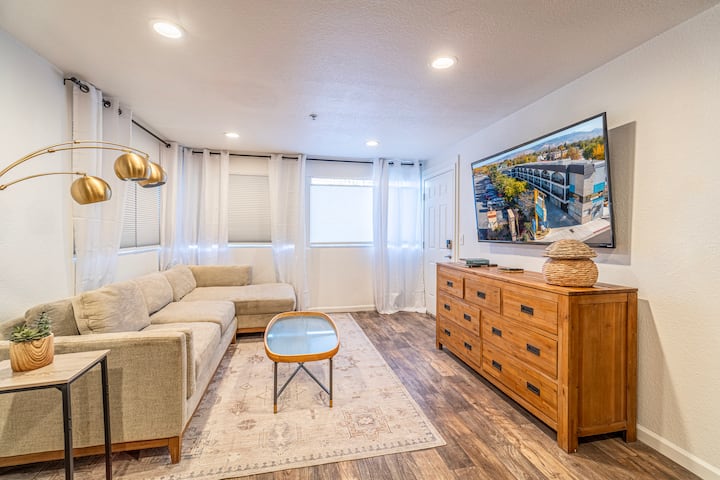 Stylish Midtown 1br | Walk To Bars & Eats! - Reno, NV