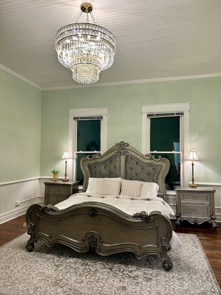 Magnolia Inn | Silver Belle Room - Clayton, NC
