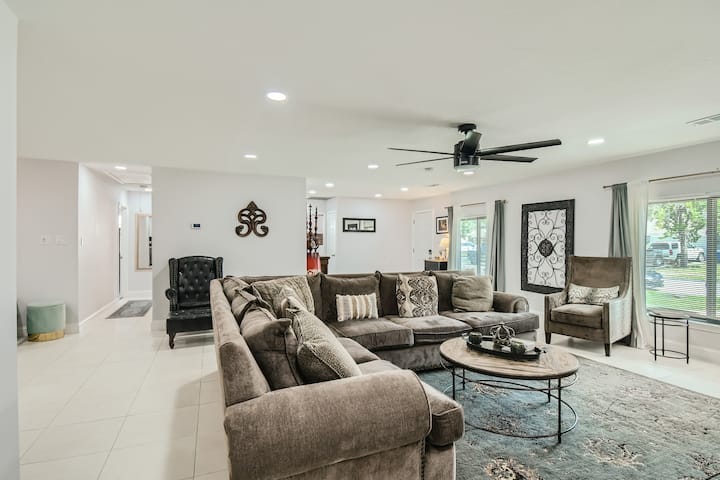 Greenbrook Hideaway Near Carrollton Square - Carrollton