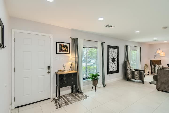 Greenbrook Hideaway Near Carrollton Square - Carrollton, TX