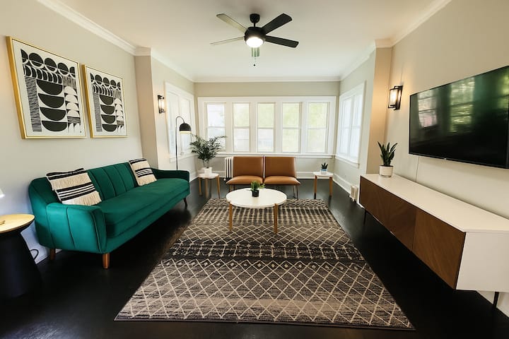Roomy & Well-appointed 2br Home - Lincoln Square - Chicago