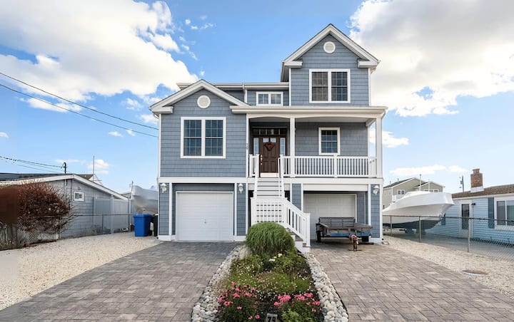 Charming Waterfront House - Beach Haven, NJ