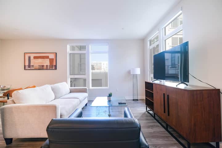 Central Hollywood 2bedroom 2bath & Parking - Sawtelle - Los Angeles