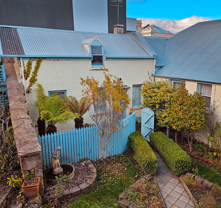 Cosy, Historical Cottage - 