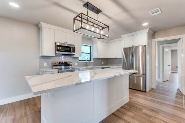 Secluded City Estate - Corinth