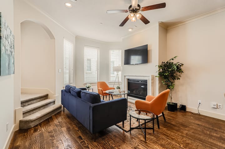 Rawlings 405 Modern 3br/3.5ba Home W/ Fast Wi-fi - Dallas, TX