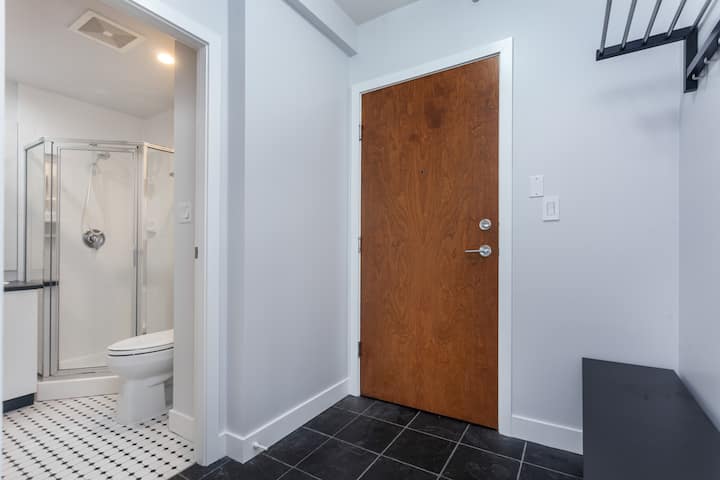 2 Bed 2 Bath Free Parking - ノースバンクーバー