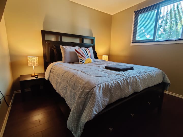 London: 5 Bedroom House, W/ 6+ Beds, Sleeps 12 - London