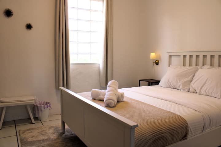 Cozy Boho Retreat|king|1g|central|smrttvs|lushbeds - San Juan