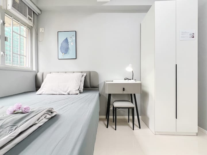 Comfort Bright Double Bed@cwb Hennessy Rd - Hong Kong