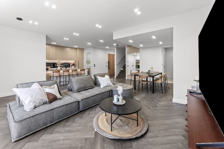 Mount Albert Luxury Townhouse St - Box Hill