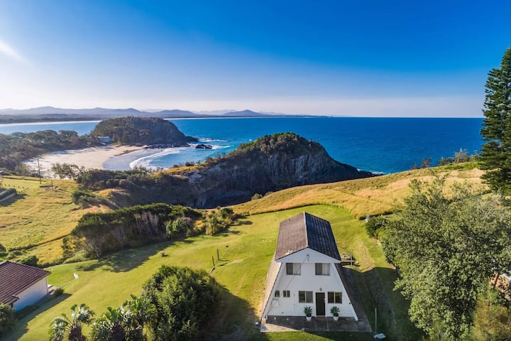 A Frame - Absolute Beach Front - Scotts Head