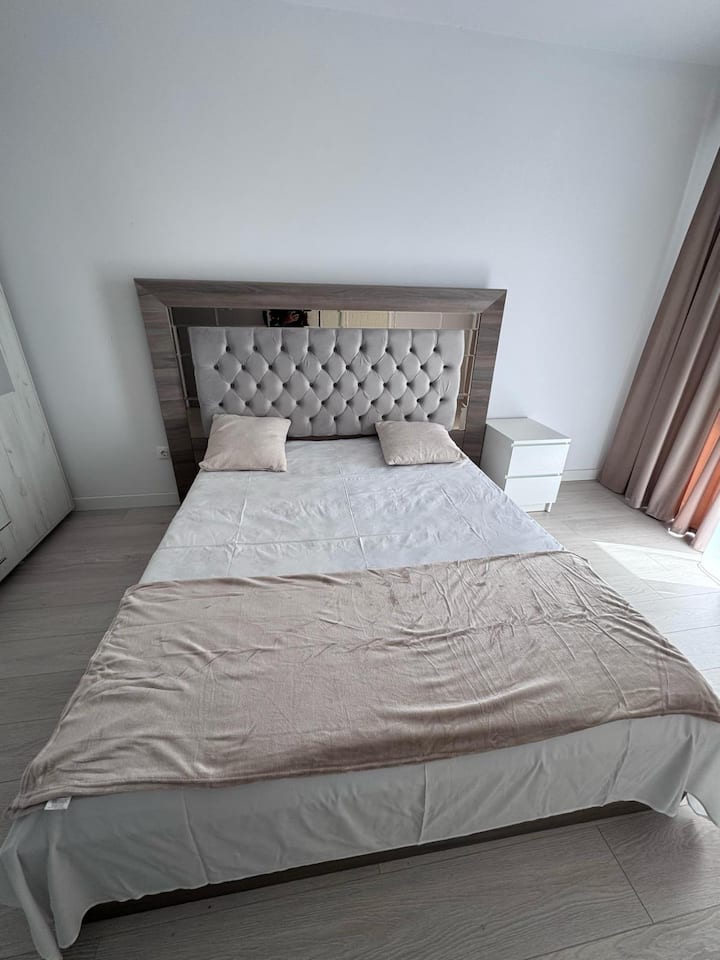 White Tower Stay 5 Min De Centru Parcare & Balcon - Ploiești