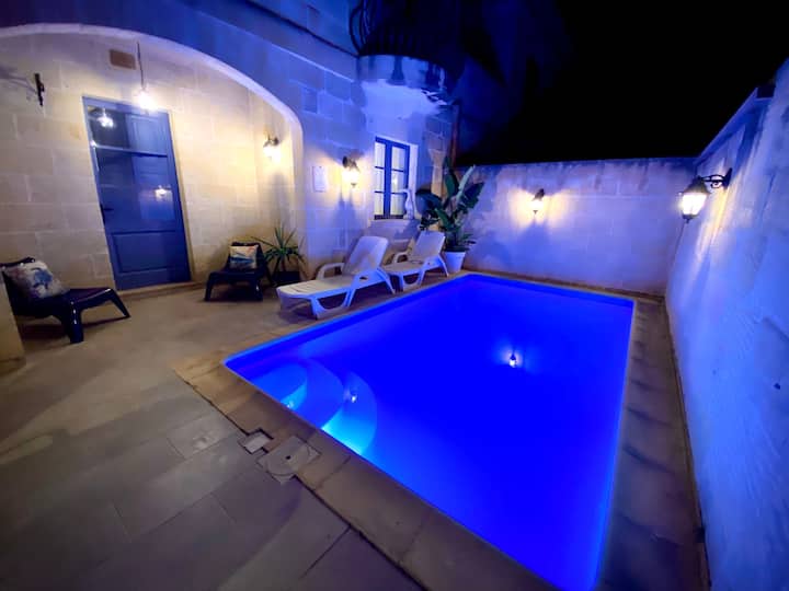 Farmhouse Naomi With Pool - 몰타