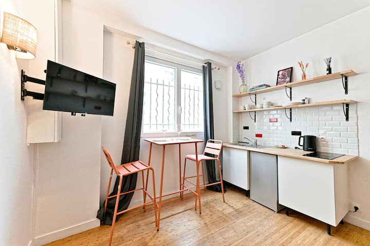 Studio Avec Mezzanine Boulevard Voltaire - Vii - Paris
