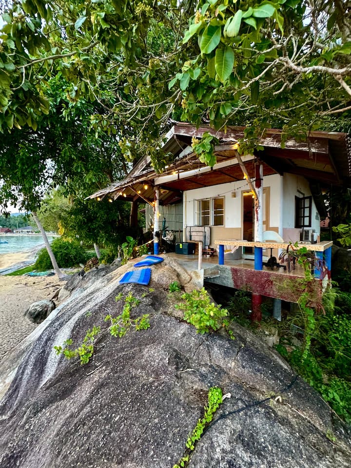 Beachfront Bungalow With Sea Views, Pool Access - Ko Pha-ngan