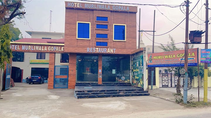 Hotel Murliwala Gopala Super Deluxe Four Bed Room - Govardhan