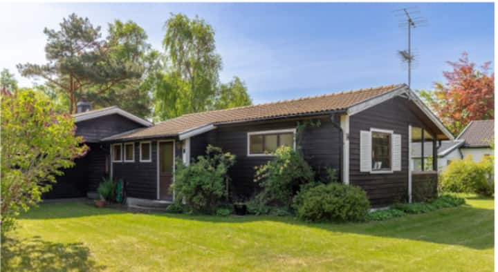Strandnära Stuga I Hemmeslöv, Båstad - Båstad