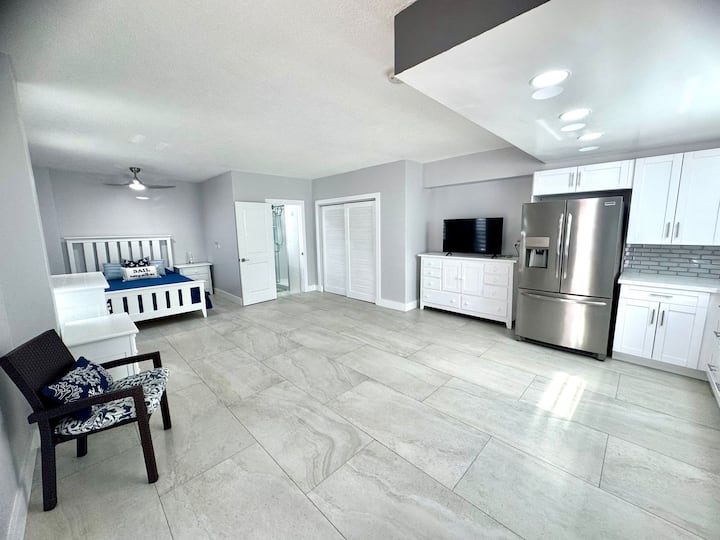 Turnkey Modern Studio In The Upper Keys - Islamorada, FL
