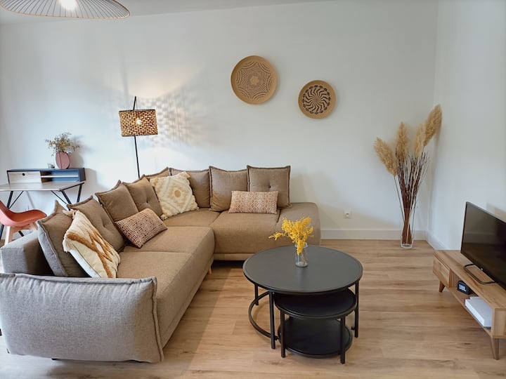 Apt 1ch, Balcon Et Garage à Sans Souci - Sathonay-Camp