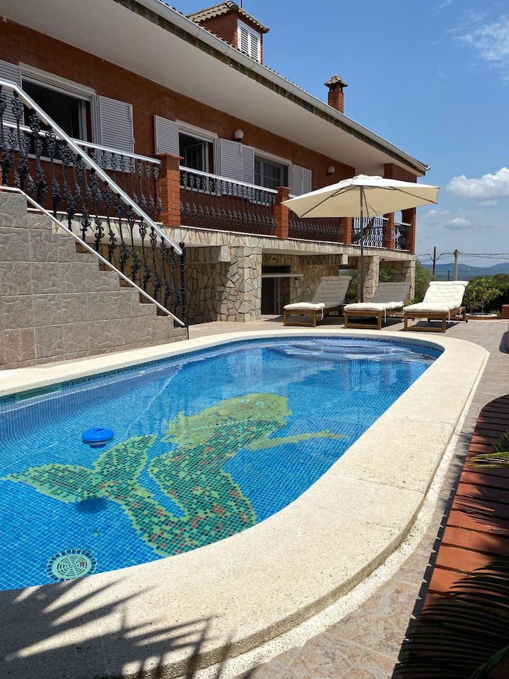 Casa Con Piscina Privada Y Entorno Natural - Villanueva y Geltrú