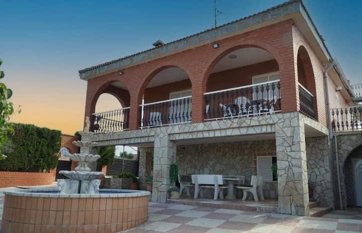 Casa Con Piscina Privada Y Entorno Natural - Vilanova i la Geltrú