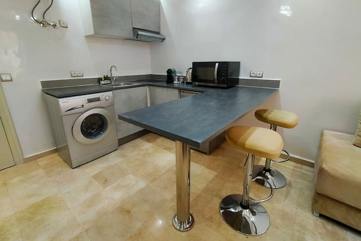 Modern Cozy Apartment - Downtown - Walk To All - Marrakesh