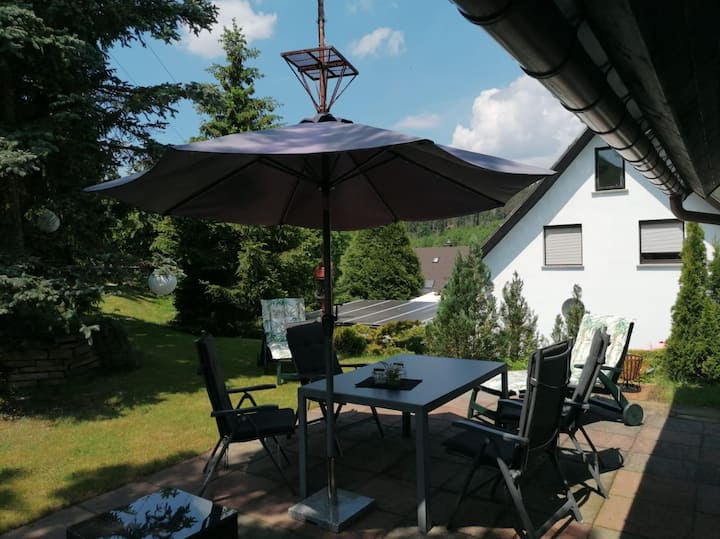 Häuschen In Grüner Idylle - Struppen