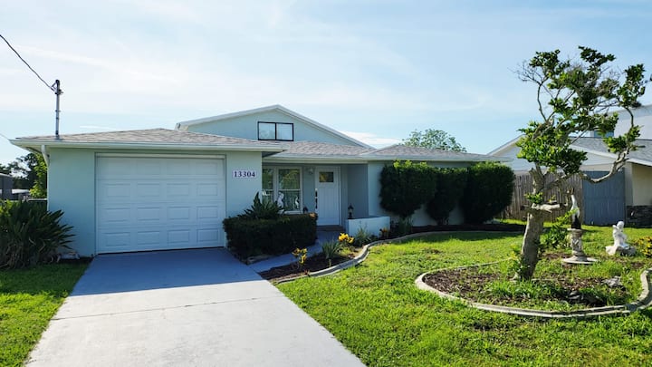 Coastal Breeze Retreat - Hudson, FL